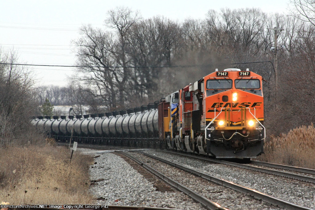 BNSF 7147 and train K045